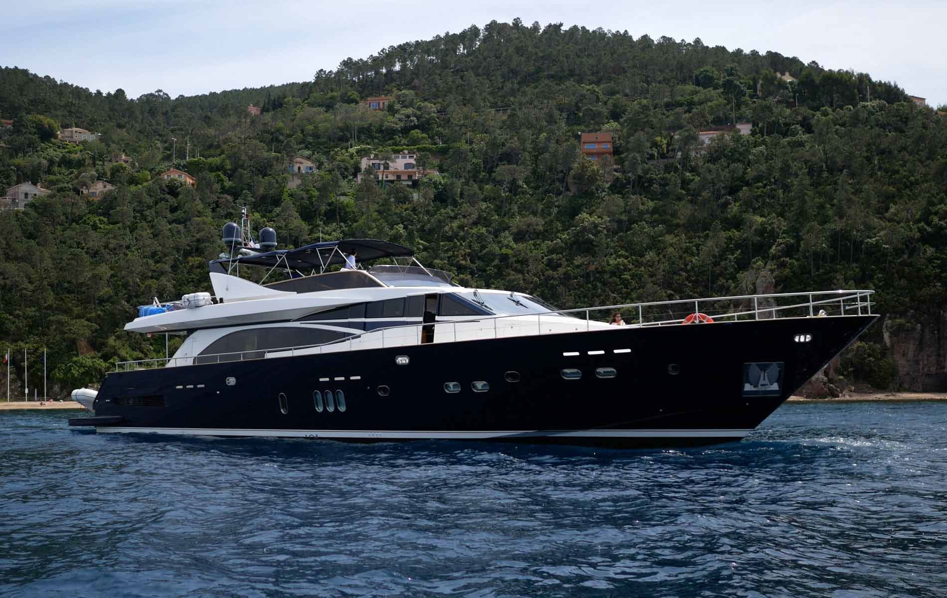 Popular charter yacht LADY AMANDA launches NO RAIN GUARANTEE on low ...