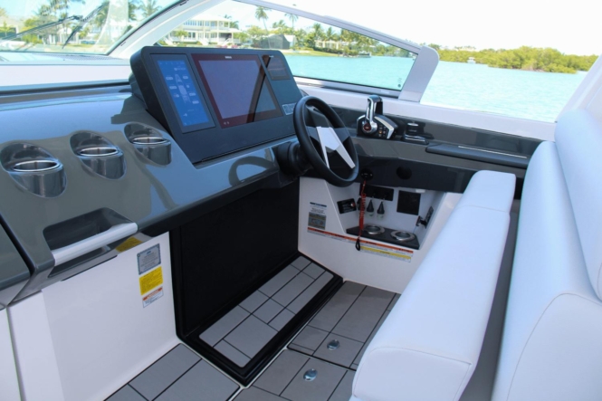 Aviara AV40 OB - West Nautical